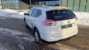 White Nissan X-Trail 2016 in Siauliai, with an engine capacity of 1.60 L and mileage of 230 thousand km for 9900 €, photo 5 on AUTOMOTO.COM.LV