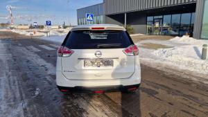 White Nissan X-Trail 2016 in Siauliai, with an engine capacity of 1.60 L and mileage of 230 thousand km for 9900 €, photo 6 on AUTOMOTO.COM.LV