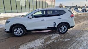 White Nissan X-Trail 2016 in Siauliai, with an engine capacity of 1.60 L and mileage of 230 thousand km for 9900 €, photo 8 on AUTOMOTO.COM.LV