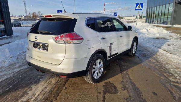 White Nissan X-Trail 2016 in Siauliai, with an engine capacity of 1.60 L and mileage of 230 thousand km for 9900 €, photo 4 on AUTOMOTO.COM.LV