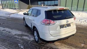 White Nissan X-Trail 2016 in Siauliai, with an engine capacity of 1.60 L and mileage of 230 thousand km for 9900 €, photo 6 on AUTOMOTO.COM.LV