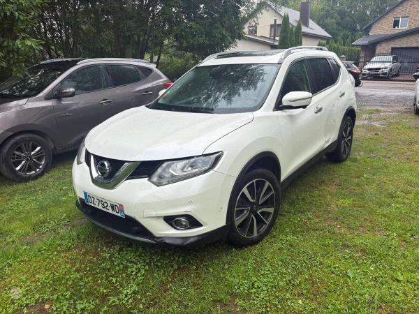 White Nissan X-Trail 2016 in Vilnius, with an engine capacity of 1.60 L and mileage of 300 thousand km for 4999 €, photo 1 on AUTOMOTO.COM.LV