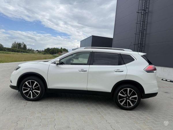 White Nissan X-Trail 2016 in Siauliai, with an engine capacity of 1.60 L and mileage of 135 thousand km for 8900 €, photo 8 on AUTOMOTO.COM.LV