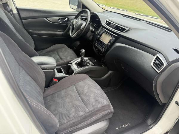 White Nissan X-Trail 2016 in Siauliai, with an engine capacity of 1.60 L and mileage of 135 thousand km for 8900 €, photo 9 on AUTOMOTO.COM.LV