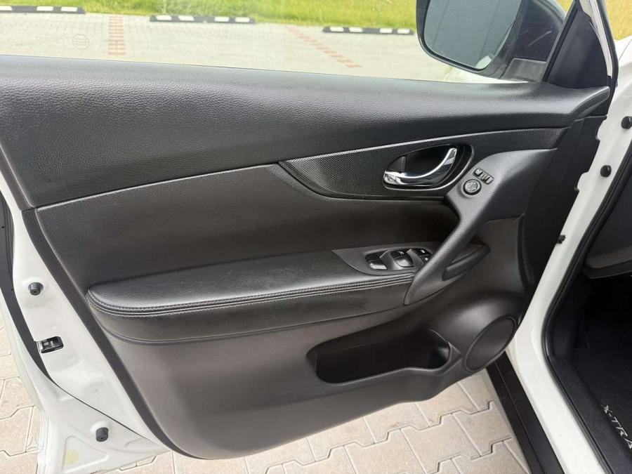 Balts Nissan X-Trail 2016 Šauļi, ar dzinēja tilpumu 1.60 L un nobraukumu 135 tūkst. km par 8900 €, foto 15 vietnē AUTOMOTO.COM.LV