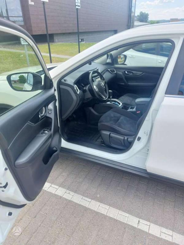 White Nissan X-Trail 2016 in Vilnius, with an engine capacity of 1.60 L and mileage of 168 thousand km for 10300 €, photo 4 on AUTOMOTO.COM.LV