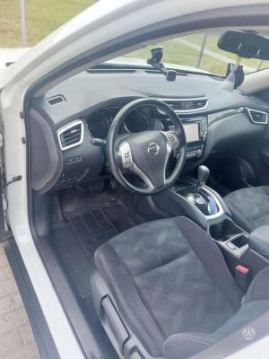 White Nissan X-Trail 2016 in Vilnius, with an engine capacity of 1.60 L and mileage of 168 thousand km for 10300 €, photo 6 on AUTOMOTO.COM.LV