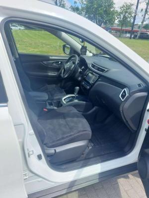 White Nissan X-Trail 2016 in Vilnius, with an engine capacity of 1.60 L and mileage of 168 thousand km for 10300 €, photo 8 on AUTOMOTO.COM.LV