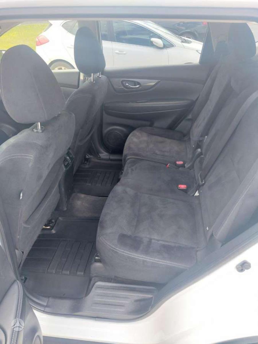 White Nissan X-Trail 2016 in Vilnius, with an engine capacity of 1.60 L and mileage of 168 thousand km for 10300 €, photo 10 on AUTOMOTO.COM.LV