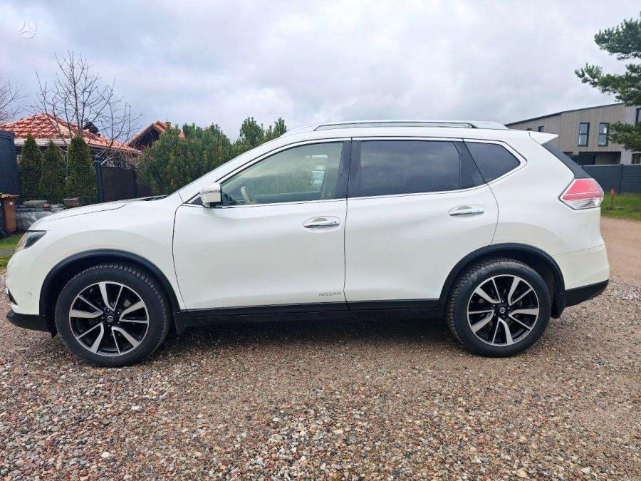 White Nissan X-Trail 2016 in Palanga, with an engine capacity of 1.60 L and mileage of 178 thousand km for 11300 €, photo 7 on AUTOMOTO.COM.LV