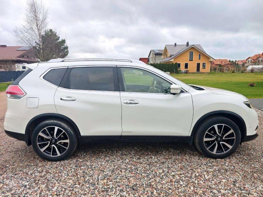 White Nissan X-Trail 2016 in Palanga, with an engine capacity of 1.60 L and mileage of 178 thousand km for 11300 €, photo 8 on AUTOMOTO.COM.LV