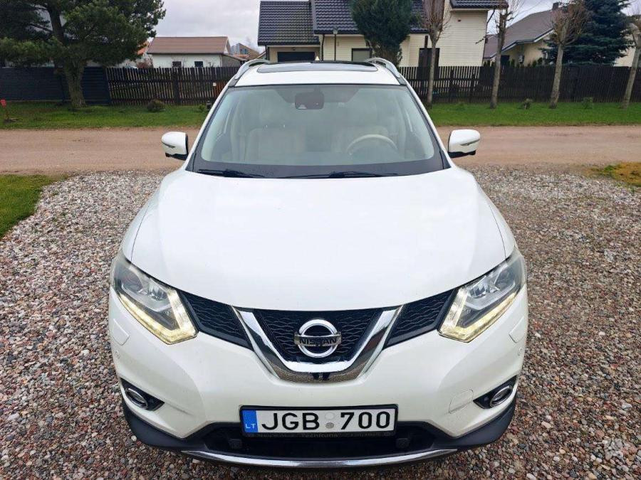 White Nissan X-Trail 2016 in Palanga, with an engine capacity of 1.60 L and mileage of 178 thousand km for 11300 €, photo 9 on AUTOMOTO.COM.LV