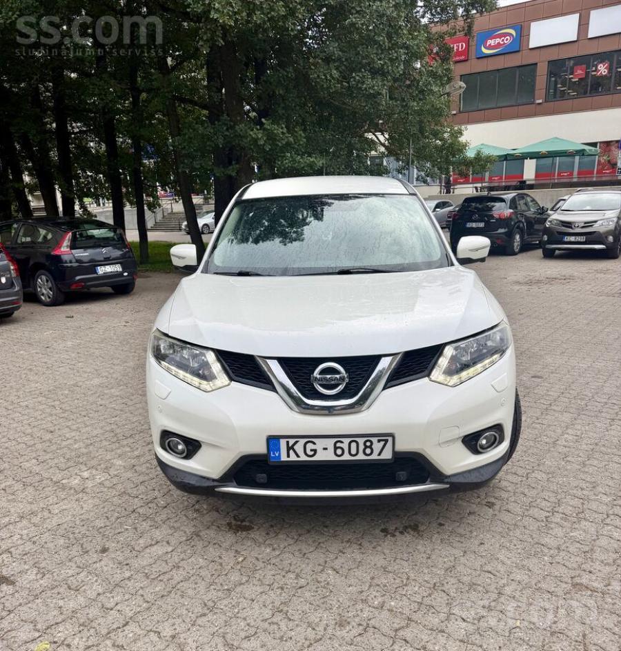 White Nissan X-Trail 2016 in Riga, with an engine capacity of 1.60 L and mileage of 221 thousand km for 8200 €, photo 4 on AUTOMOTO.COM.LV