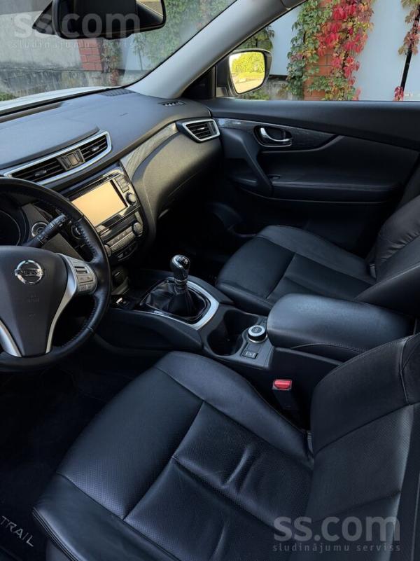 White Nissan X-Trail 2016 in Riga, with an engine capacity of 1.60 L and mileage of 163 thousand km for 11990 €, photo 7 on AUTOMOTO.COM.LV