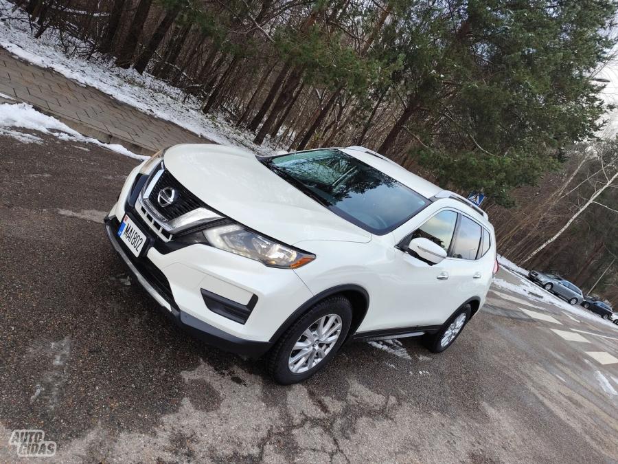 White Nissan X-Trail 2017 in Vilnius, with an engine capacity of 2.50 L and mileage of 119 thousand km for 8700 €, photo 1 on AUTOMOTO.COM.LV