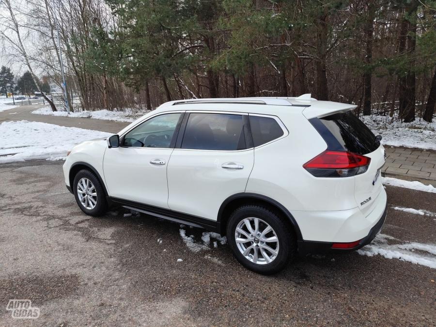 White Nissan X-Trail 2017 in Vilnius, with an engine capacity of 2.50 L and mileage of 119 thousand km for 8400 €, photo 5 on AUTOMOTO.COM.LV
