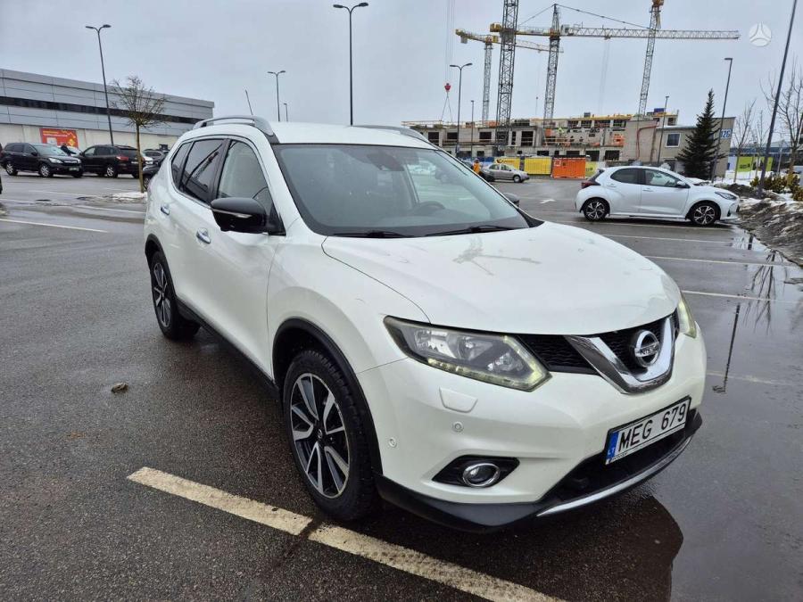 White Nissan X-Trail 2017 in Vilnius, with an engine capacity of 1.60 L and mileage of 162 thousand km for 9000 €, photo 1 on AUTOMOTO.COM.LV