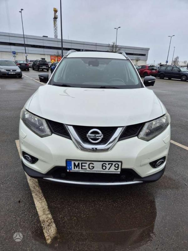 White Nissan X-Trail 2017 in Vilnius, with an engine capacity of 1.60 L and mileage of 162 thousand km for 9000 €, photo 2 on AUTOMOTO.COM.LV
