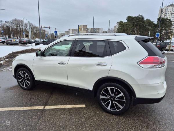 White Nissan X-Trail 2017 in Vilnius, with an engine capacity of 1.60 L and mileage of 162 thousand km for 9000 €, photo 3 on AUTOMOTO.COM.LV
