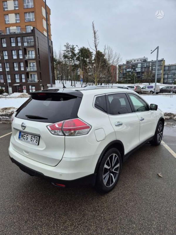 White Nissan X-Trail 2017 in Vilnius, with an engine capacity of 1.60 L and mileage of 162 thousand km for 9000 €, photo 4 on AUTOMOTO.COM.LV
