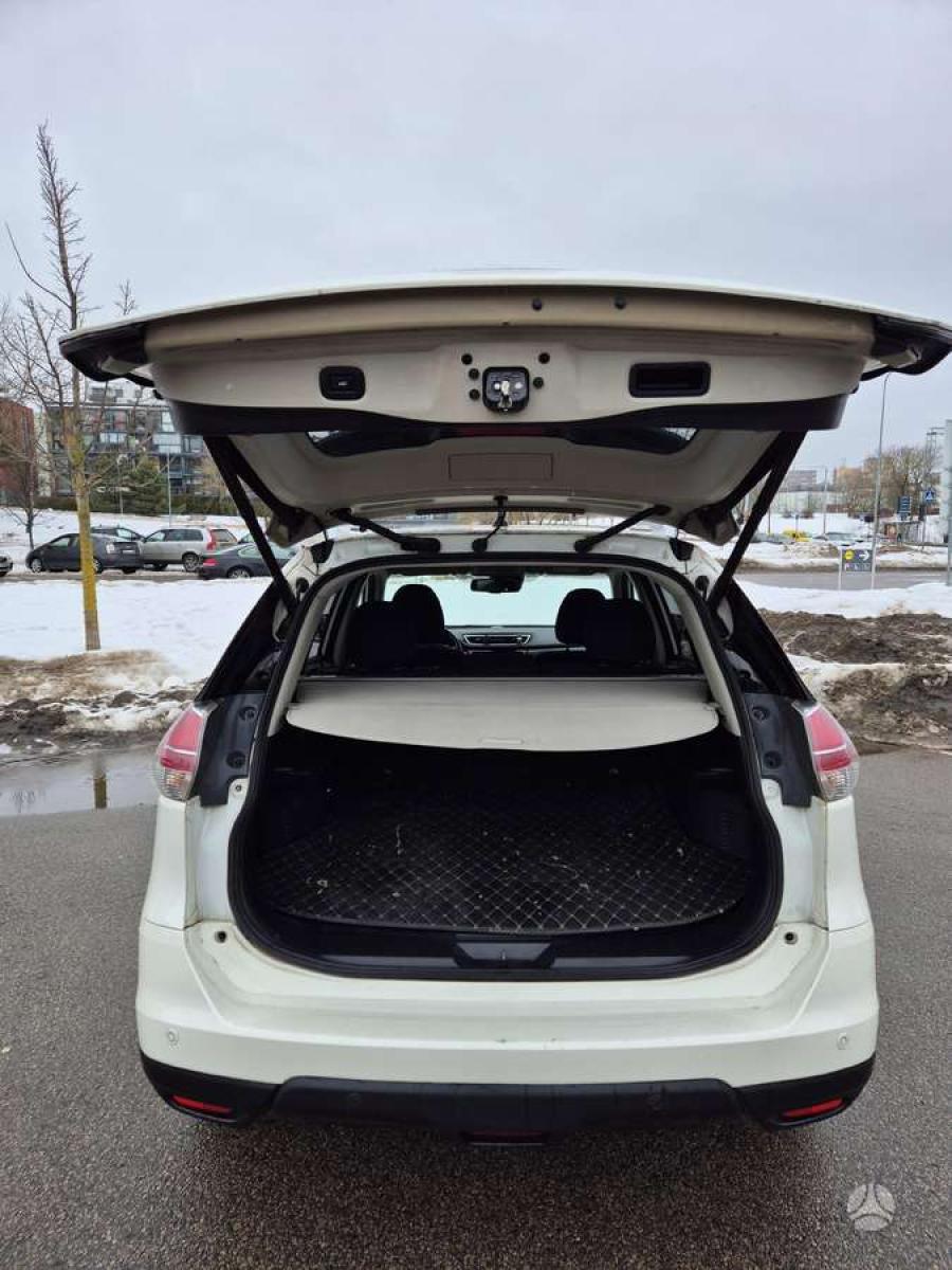 White Nissan X-Trail 2017 in Vilnius, with an engine capacity of 1.60 L and mileage of 162 thousand km for 9000 €, photo 5 on AUTOMOTO.COM.LV