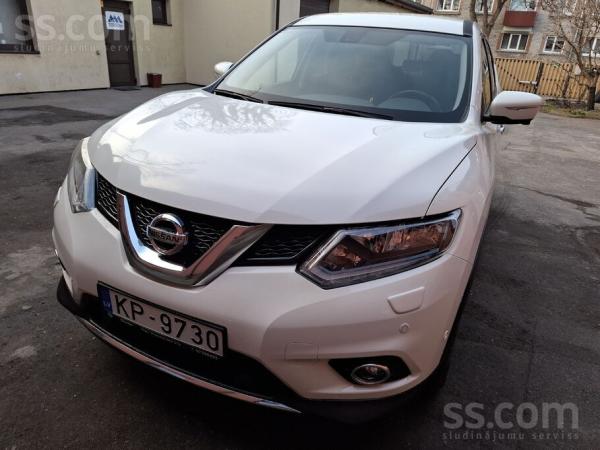 White Nissan X-Trail 2017 in Liepaja, with an engine capacity of 1.60 L and mileage of 166 thousand km for 10700 €, photo 1 on AUTOMOTO.COM.LV