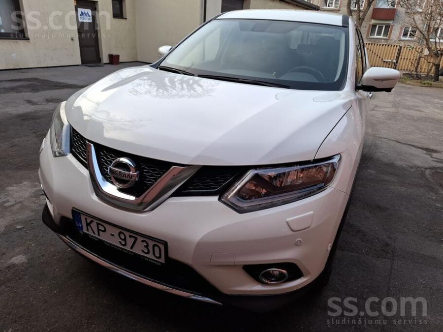 White Nissan X-Trail 2017 in Liepaja, with an engine capacity of 1.60 L and mileage of 166 thousand km for 10700 €, photo 1 on AUTOMOTO.COM.LV