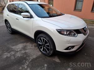 White Nissan X-Trail 2017 in Liepaja, with an engine capacity of 1.60 L and mileage of 166 thousand km for 10700 €, photo 3 on AUTOMOTO.COM.LV