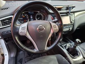 White Nissan X-Trail 2017 in Liepaja, with an engine capacity of 1.60 L and mileage of 166 thousand km for 10700 €, photo 4 on AUTOMOTO.COM.LV