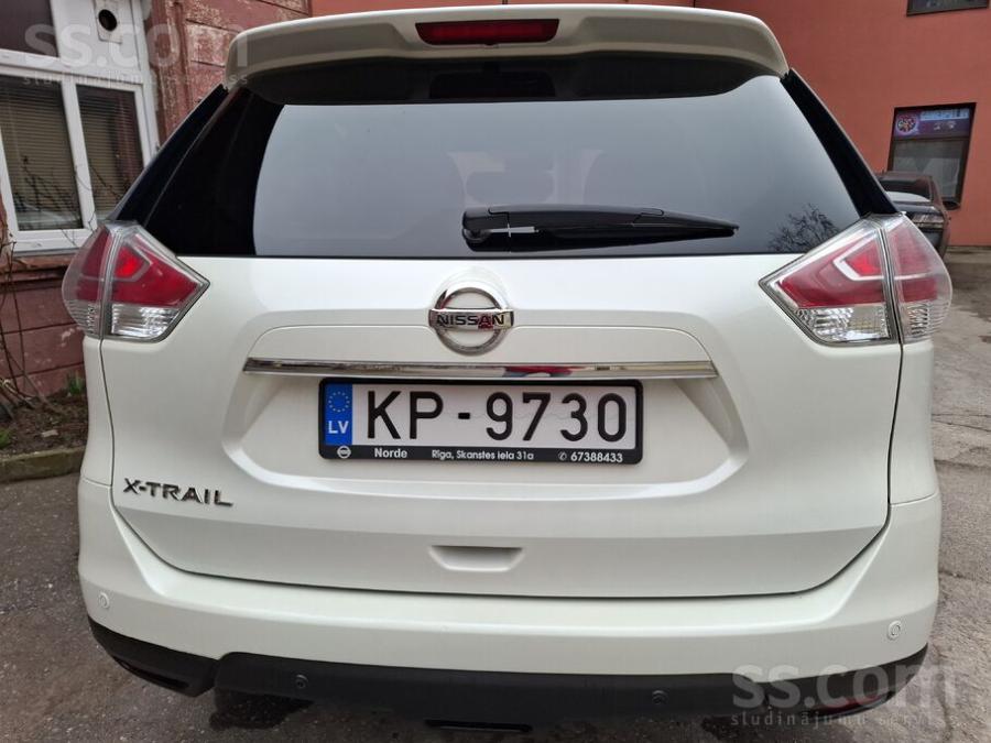 White Nissan X-Trail 2017 in Liepaja, with an engine capacity of 1.60 L and mileage of 166 thousand km for 10700 €, photo 6 on AUTOMOTO.COM.LV