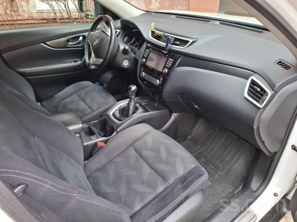 White Nissan X-Trail 2017 in Liepaja, with an engine capacity of 1.60 L and mileage of 166 thousand km for 10700 €, photo 6 on AUTOMOTO.COM.LV