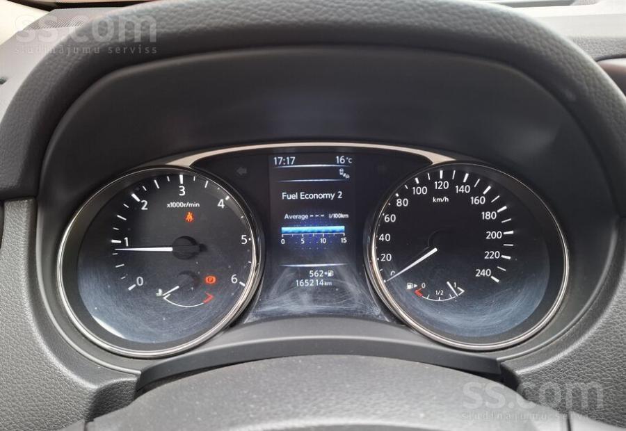 White Nissan X-Trail 2017 in Liepaja, with an engine capacity of 1.60 L and mileage of 166 thousand km for 10700 €, photo 8 on AUTOMOTO.COM.LV