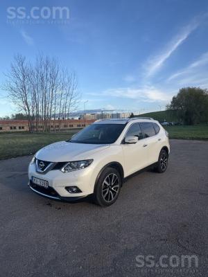 White Nissan X-Trail 2017 in Riga, with an engine capacity of 1.60 L and mileage of 84 thousand km for 13900 €, photo  on AUTOMOTO.COM.LV