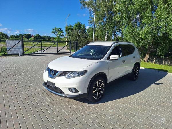 White Nissan X-Trail 2017 in Kaunas, with an engine capacity of 1.60 L and mileage of 163 thousand km for 9950 €, photo 1 on AUTOMOTO.COM.LV