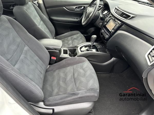 White Nissan X-Trail 2017 in Avizieniai, with an engine capacity of 0.00 L and mileage of 157 thousand km for 12950 €, photo 4 on AUTOMOTO.COM.LV
