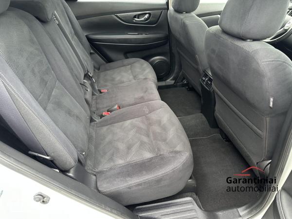 White Nissan X-Trail 2017 in Avizieniai, with an engine capacity of 0.00 L and mileage of 157 thousand km for 12950 €, photo 5 on AUTOMOTO.COM.LV