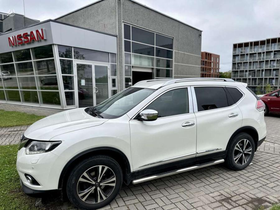 White Nissan X-Trail 2017 in Klaipeda, with an engine capacity of 1.60 L and mileage of 159 thousand km for 13800 €, photo 4 on AUTOMOTO.COM.LV