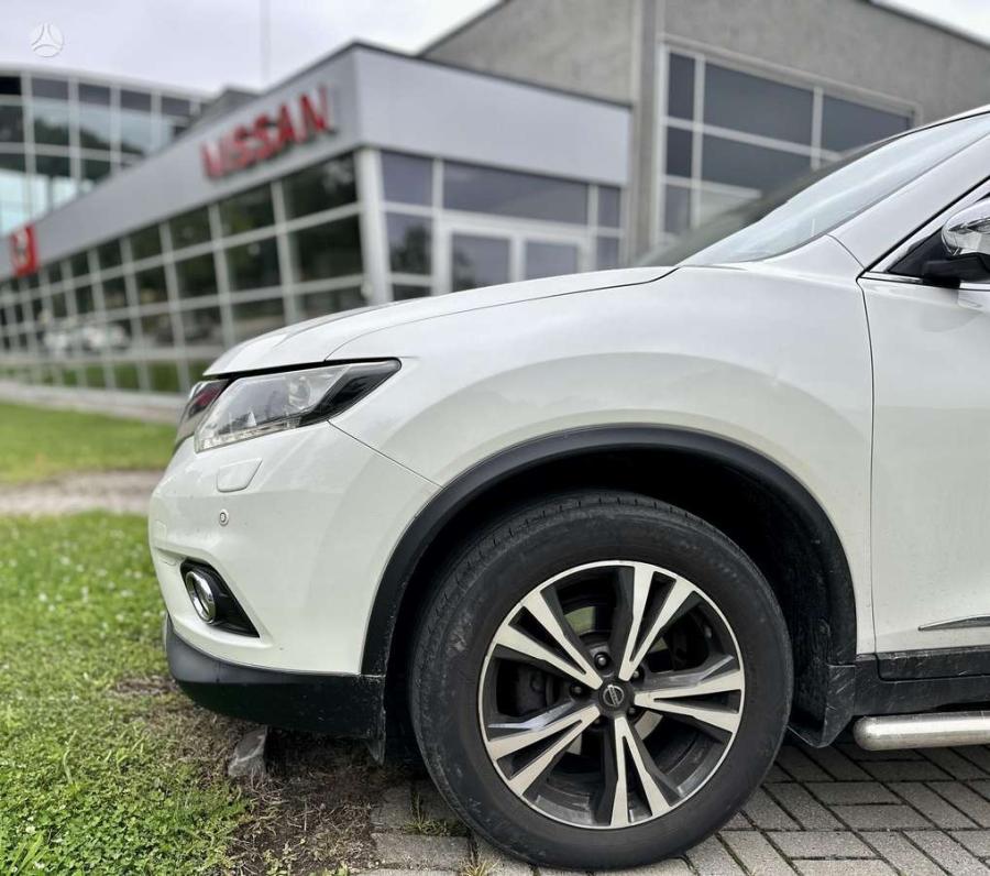 White Nissan X-Trail 2017 in Klaipeda, with an engine capacity of 1.60 L and mileage of 159 thousand km for 13800 €, photo 5 on AUTOMOTO.COM.LV