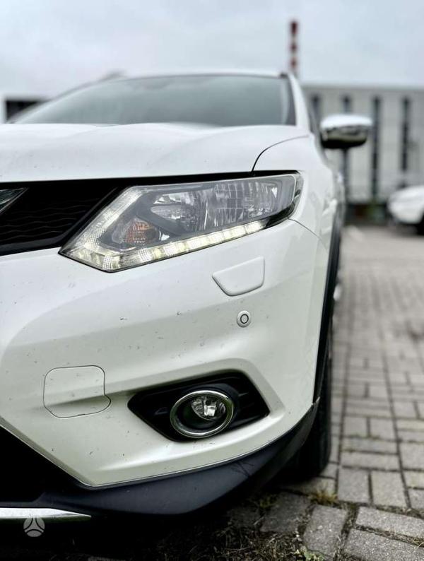White Nissan X-Trail 2017 in Klaipeda, with an engine capacity of 1.60 L and mileage of 159 thousand km for 13800 €, photo 5 on AUTOMOTO.COM.LV