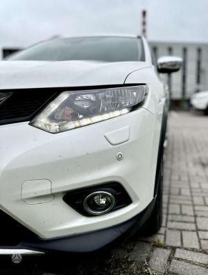 White Nissan X-Trail 2017 in Klaipeda, with an engine capacity of 1.60 L and mileage of 159 thousand km for 13800 €, photo 6 on AUTOMOTO.COM.LV