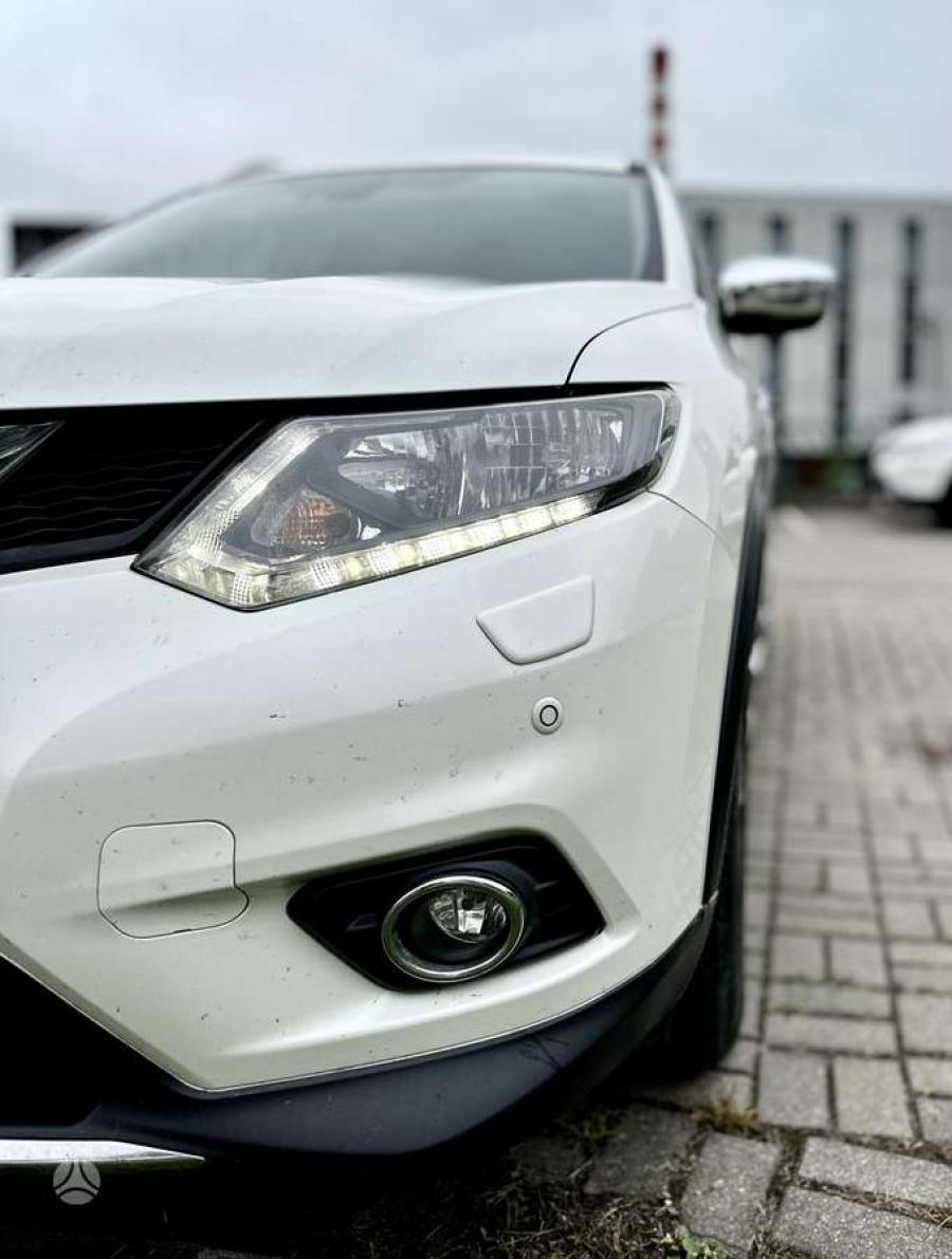 White Nissan X-Trail 2017 in Klaipeda, with an engine capacity of 1.60 L and mileage of 159 thousand km for 13800 €, photo 6 on AUTOMOTO.COM.LV