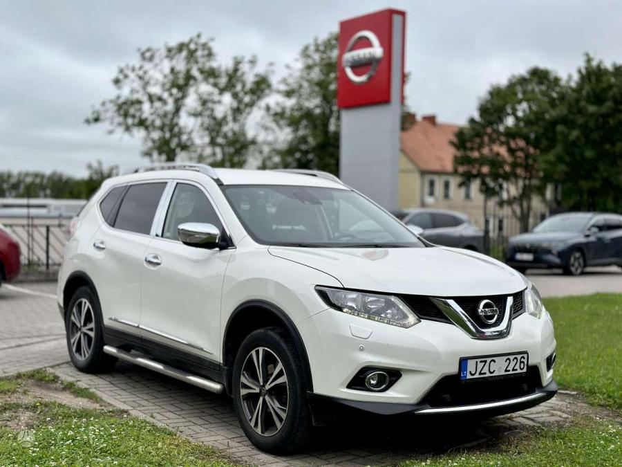 White Nissan X-Trail 2017 in Klaipeda, with an engine capacity of 1.60 L and mileage of 159 thousand km for 13800 €, photo 8 on AUTOMOTO.COM.LV