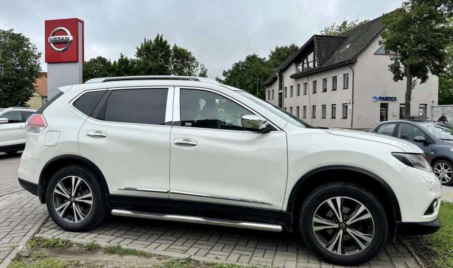 White Nissan X-Trail 2017 in Klaipeda, with an engine capacity of 1.60 L and mileage of 159 thousand km for 13800 €, photo 9 on AUTOMOTO.COM.LV