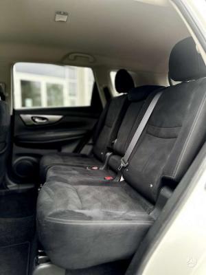 White Nissan X-Trail 2017 in Klaipeda, with an engine capacity of 1.60 L and mileage of 159 thousand km for 13800 €, photo 14 on AUTOMOTO.COM.LV