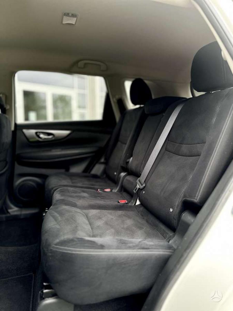White Nissan X-Trail 2017 in Klaipeda, with an engine capacity of 1.60 L and mileage of 159 thousand km for 13800 €, photo 14 on AUTOMOTO.COM.LV
