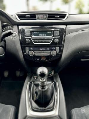 White Nissan X-Trail 2017 in Klaipeda, with an engine capacity of 1.60 L and mileage of 159 thousand km for 13800 €, photo 17 on AUTOMOTO.COM.LV