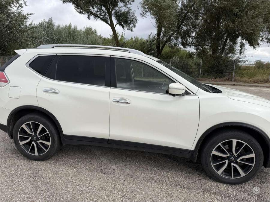 White Nissan X-Trail 2017 in Marijampole, with an engine capacity of 2.00 L and mileage of 264 thousand km for 5900 €, photo 4 on AUTOMOTO.COM.LV