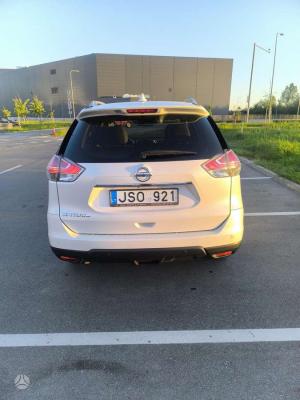 White Nissan X-Trail 2017 in Vilnius, with an engine capacity of 1.60 L and mileage of 141 thousand km for 11000 €, photo 5 on AUTOMOTO.COM.LV