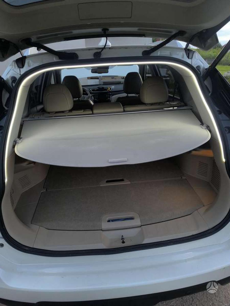 White Nissan X-Trail 2017 in Vilnius, with an engine capacity of 1.60 L and mileage of 141 thousand km for 11000 €, photo 6 on AUTOMOTO.COM.LV