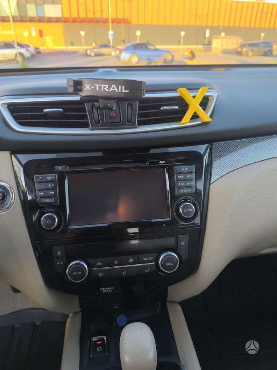 White Nissan X-Trail 2017 in Vilnius, with an engine capacity of 1.60 L and mileage of 141 thousand km for 11000 €, photo 15 on AUTOMOTO.COM.LV